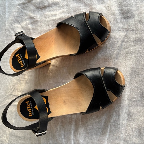 Swedish Hasbeens | Shoes | Toffel Swedish Hasbeens Black Leather Clog ...